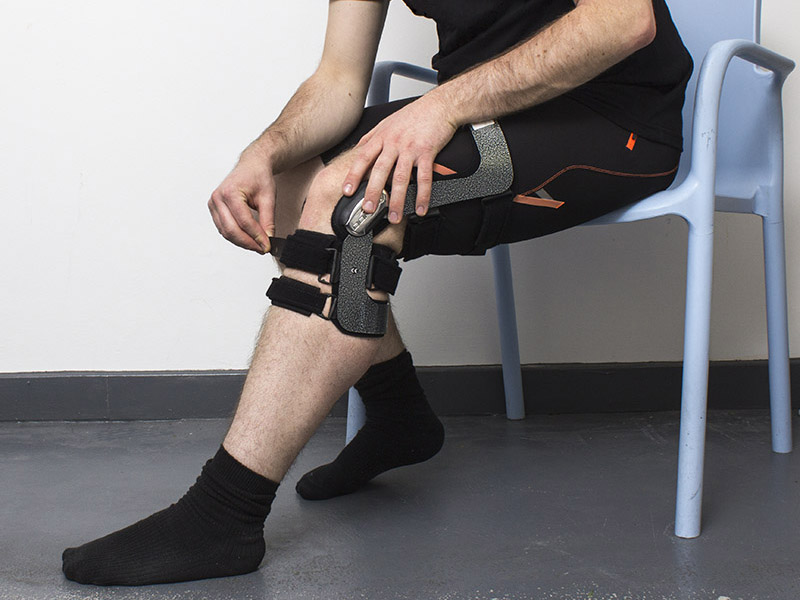 How To Size and Fit Your Donjoy Brace - KneeSupports.com
